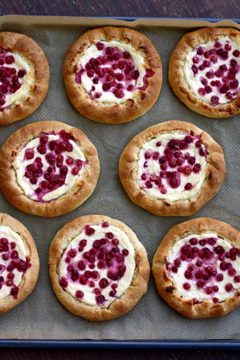 Vatrushka: Sweet Russian Farmer's Cheese Buns with Berries • Happy Kitchen